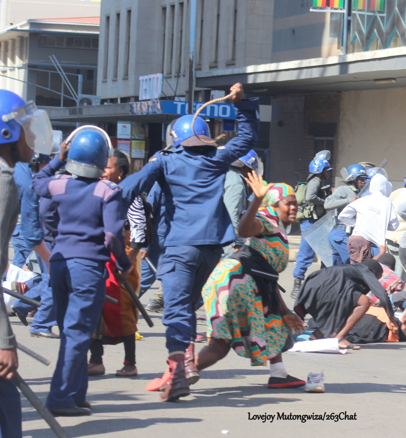 PICTURES: Police Violently Disperse Protestors In Harare ⋆ Pindula News