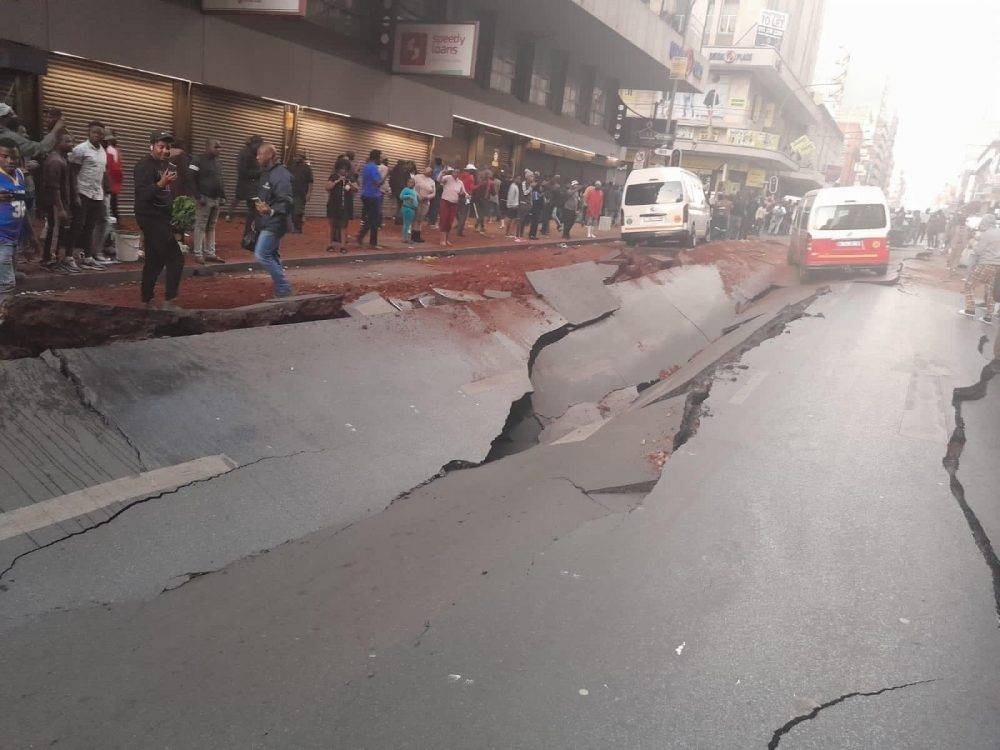 Massive Underground Explosion Causes Huge Cracks In Johannesburg Street ...