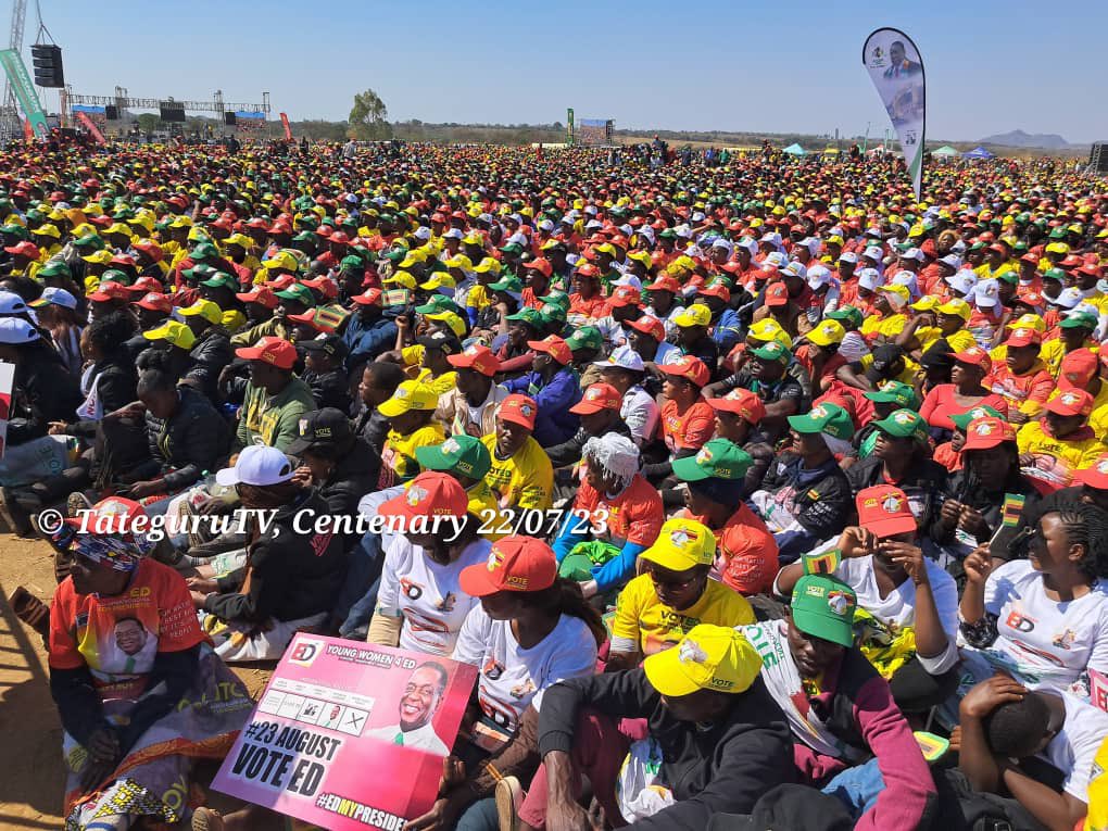 Soldiers Distribute ZANU PF Regalia At Rally | Report ⋆ Pindula News