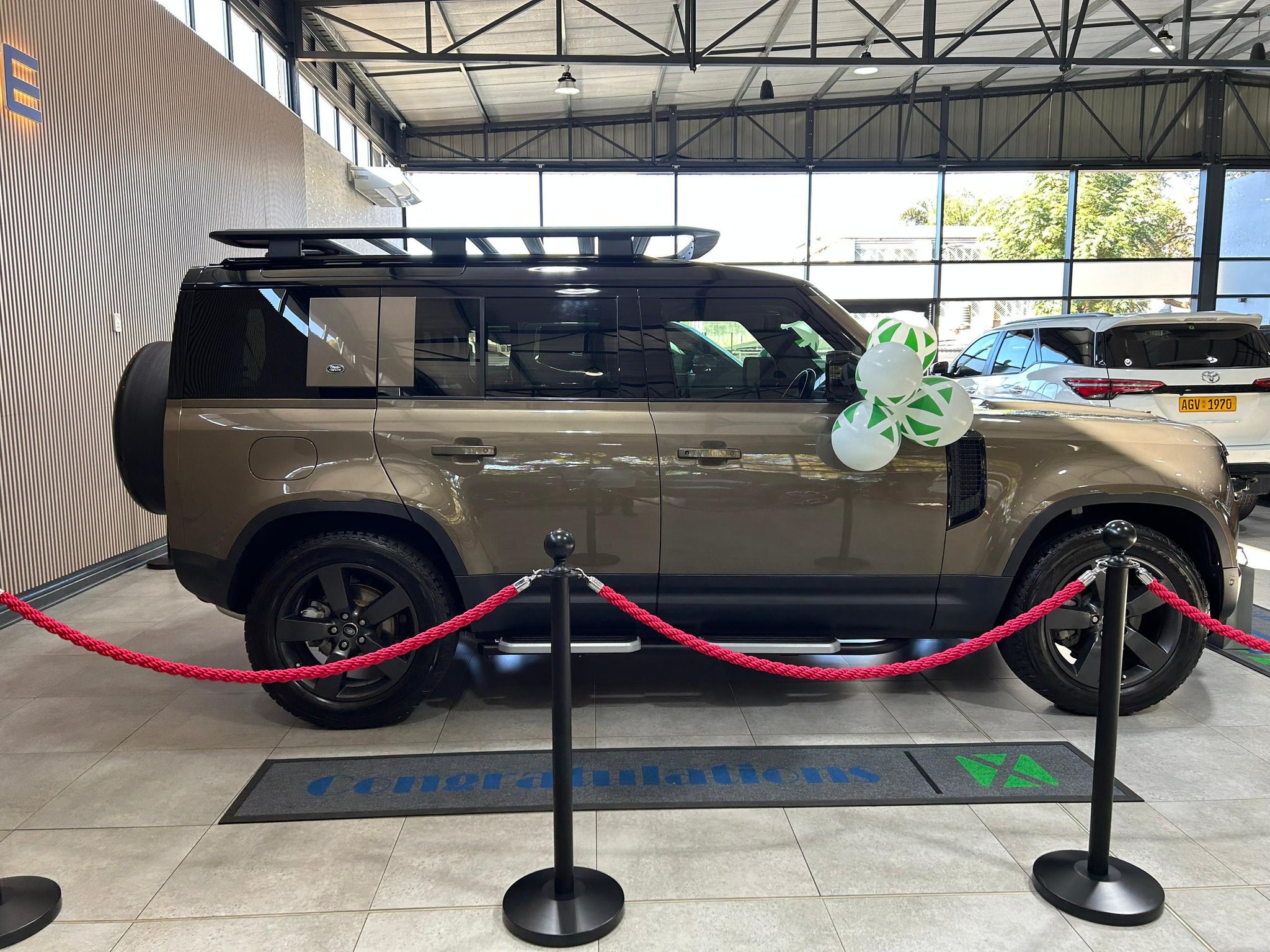 Chivayo Surprises Jah Prayzah’s Wife With Land Rover Defender ⋆ Pindula ...