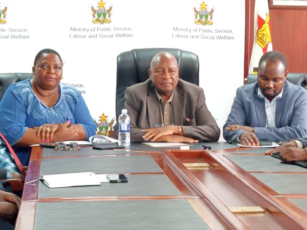 Zimbabwe Govt Offers To Pay US$150 One-Off Presidential Bonus To All ...